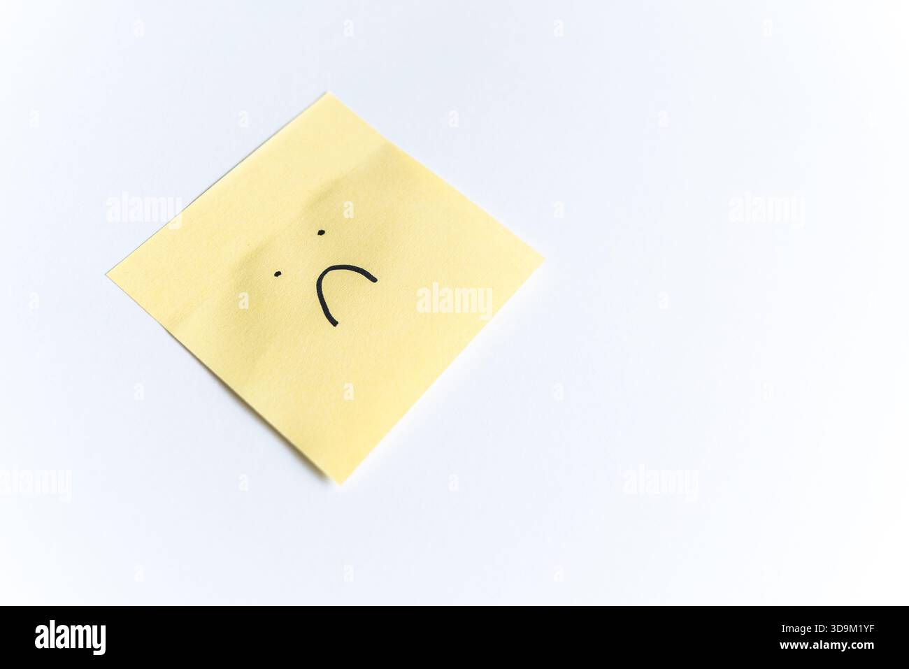 Sticky note sad face hi-res stock photography and images - Alamy