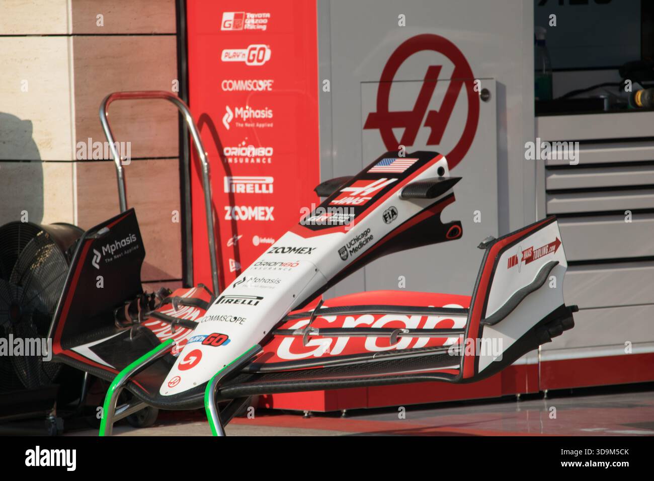 Garage racing car in getting hi-res stock photography and images - Alamy