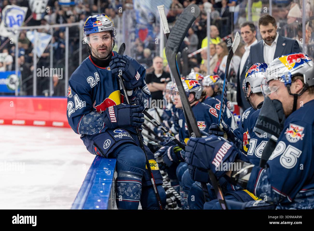Ryan Murphy (EHC Red Bull Munich, #24) sitting on the bench GER, EHC ...