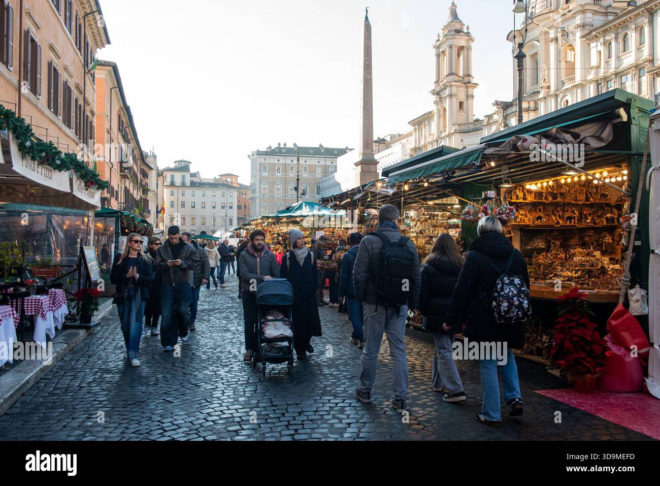 Roma, Italia. 06th Dec, 2025. Piazza Navona le bancarelle di Natale ...