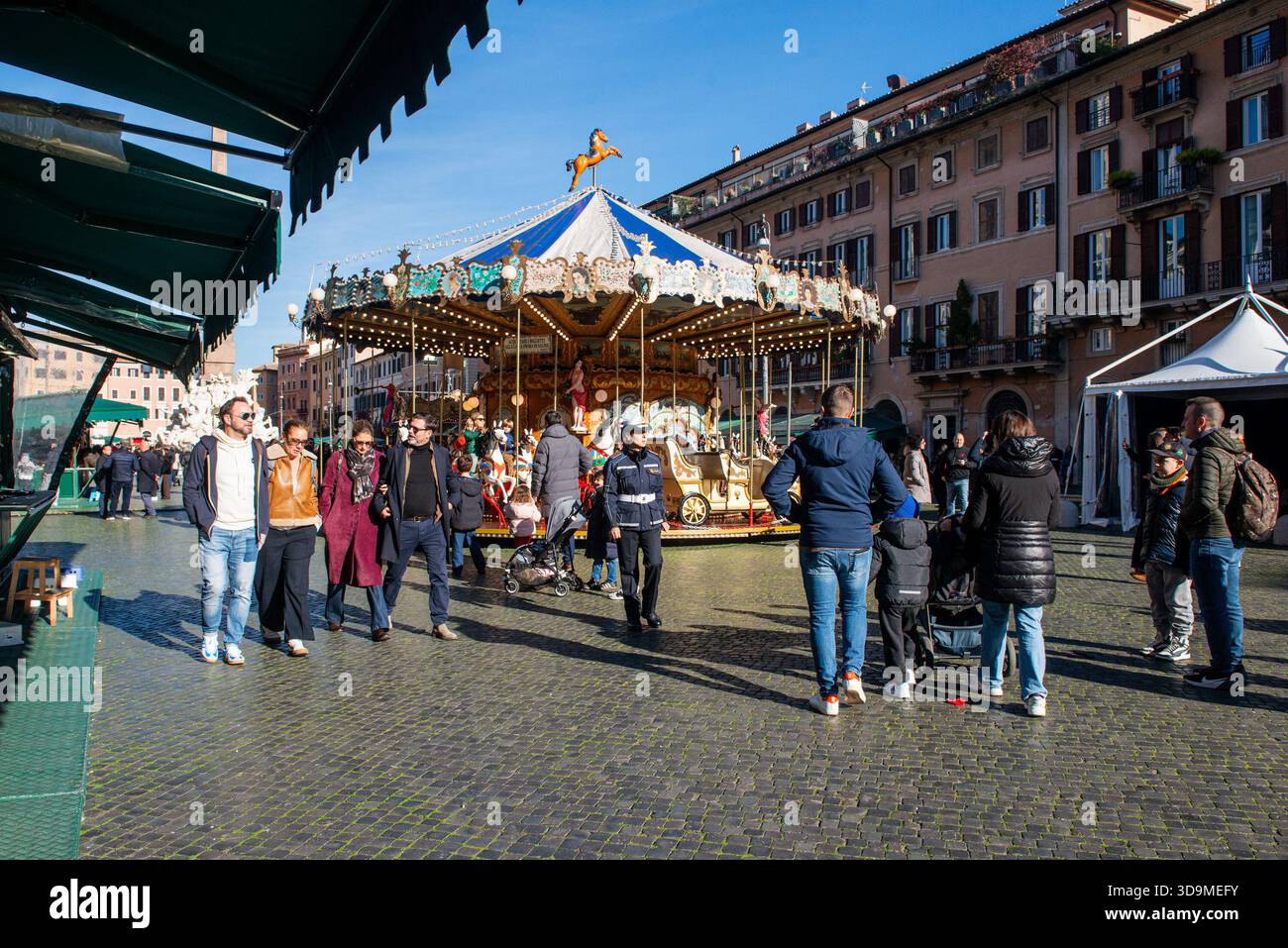 Roma, Italia. 06th Dec, 2025. Piazza Navona le bancarelle di Natale ...