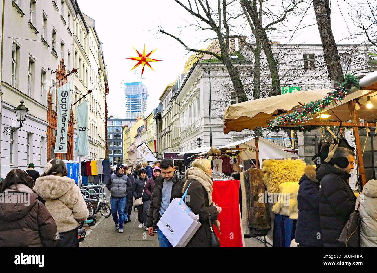 In historischer Kulisse Strassenweihnachtsmarkt seit ueber 20 Jahre an ...