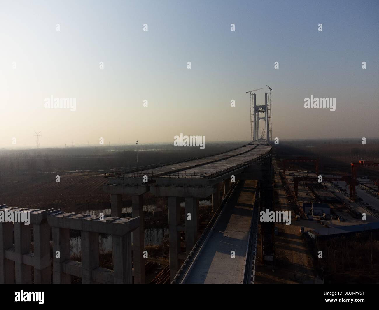 Elevated roadway rail infrastructure hi-res stock photography and ...