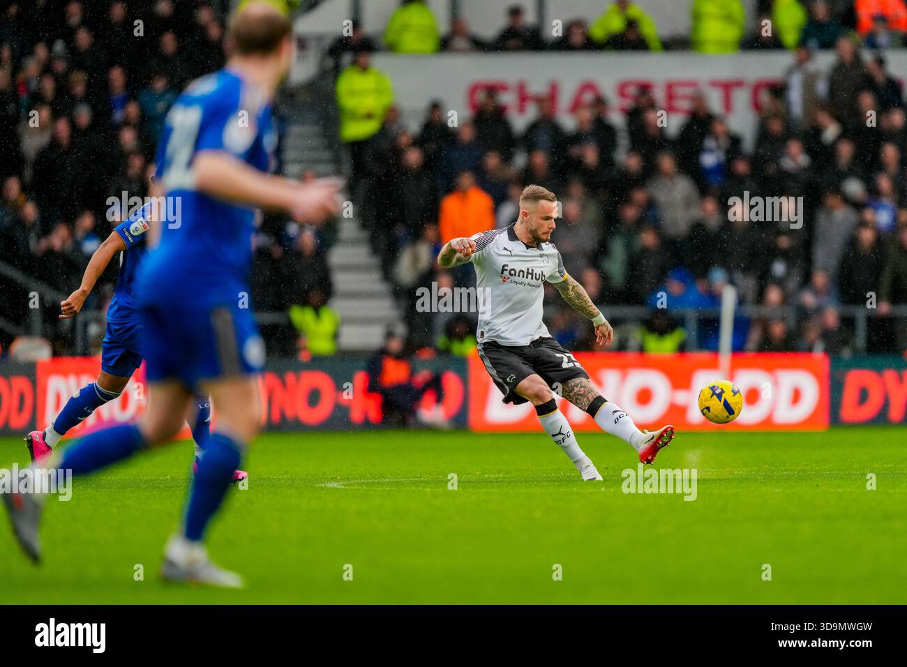 Joe Ward of Derby County crosses the ball forward during the Sky Bet ...