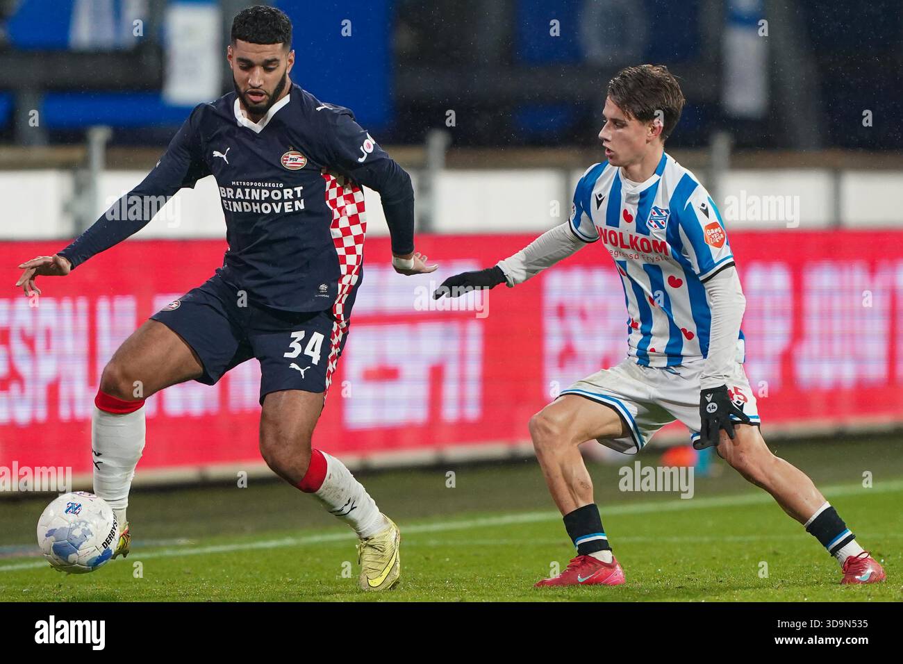 HEERENVEEN, NETHERLANDS - DECEMBER 6: Ismael Saibari of PSV bp Oliver ...