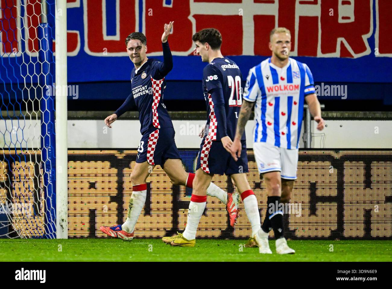 HEERENVEEN - Joey Veerman of PSV Eindhoven celebrates the 0-1 goal ...