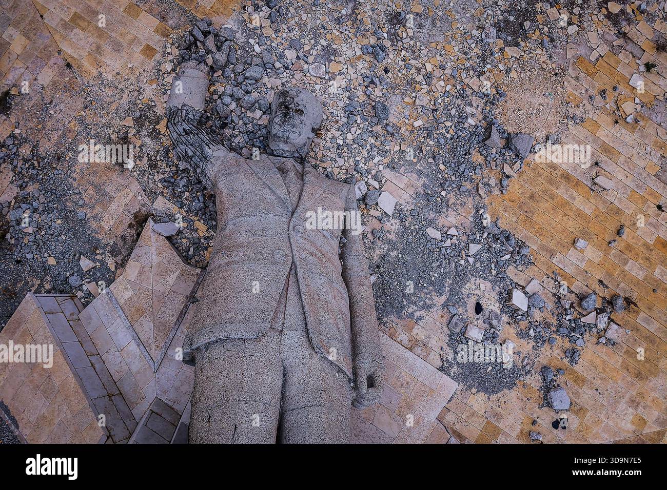 06 December 2025, Syria, Dayr Atiyah: A view of the statue of late ...