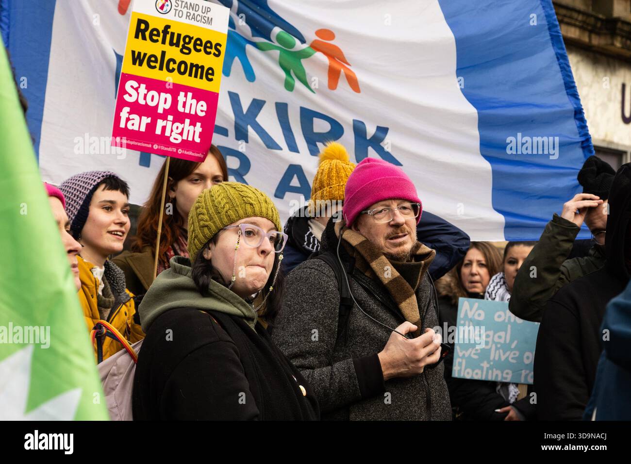 Falkirk, UK. 06th Dec, 2025. Hundreds of people gathering in Falkirk ...