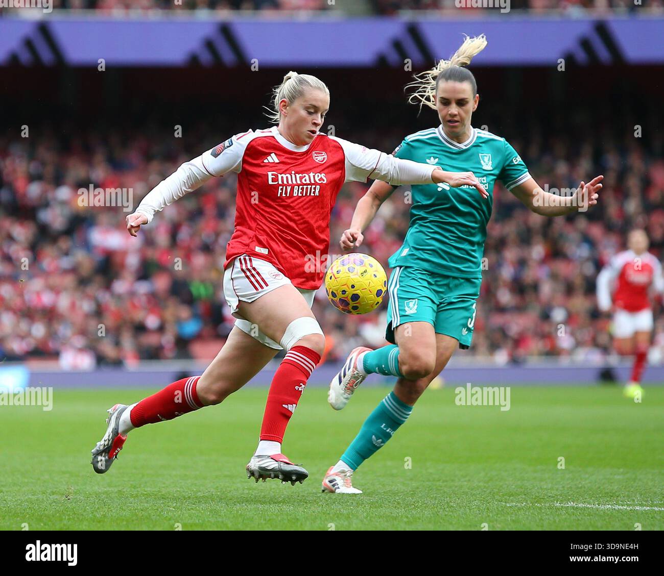 London, England, December 06 2025: Alessia Russo (23 Arsenal) pressured ...