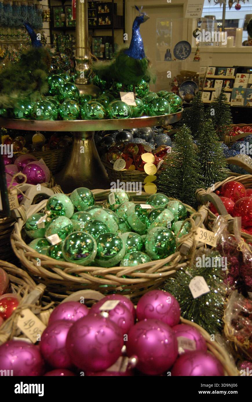COPENHAGEN/DENMARK Christmas shoppers at Christmas decoration store ...