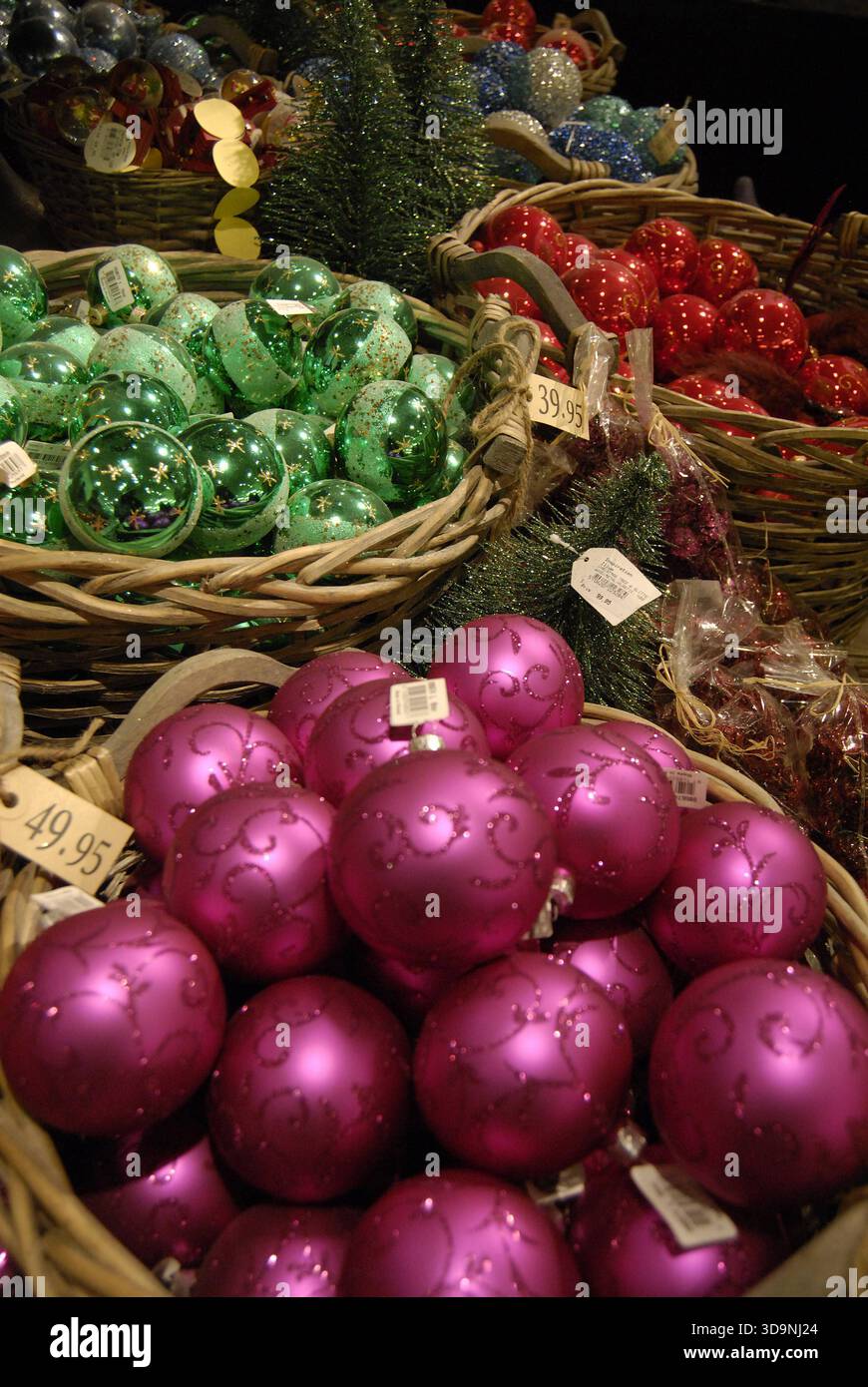 COPENHAGEN/DENMARK Christmas shoppers at Christmas decoration store ...