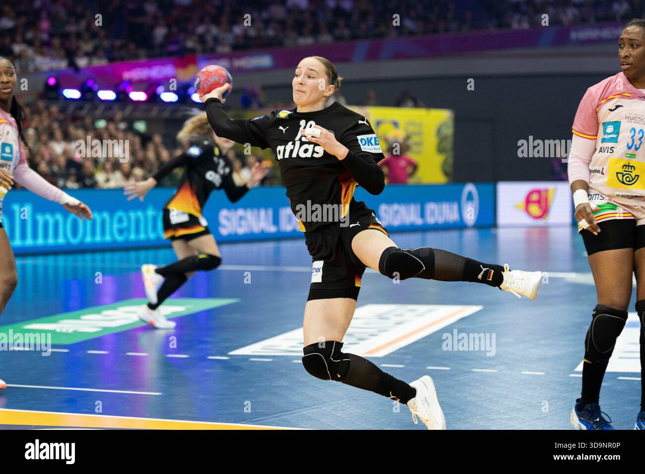 DORTMUND, GERMANY - DECEMBER 6: Nieke Kuehne (Kühne, Kuhne, Germany, 19 ...