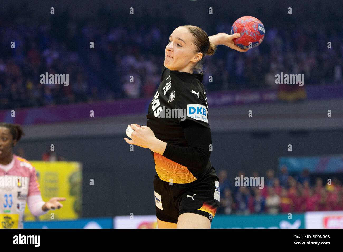 DORTMUND, GERMANY - DECEMBER 6: Nieke Kuehne (Kühne, Kuhne, Germany, 19 ...