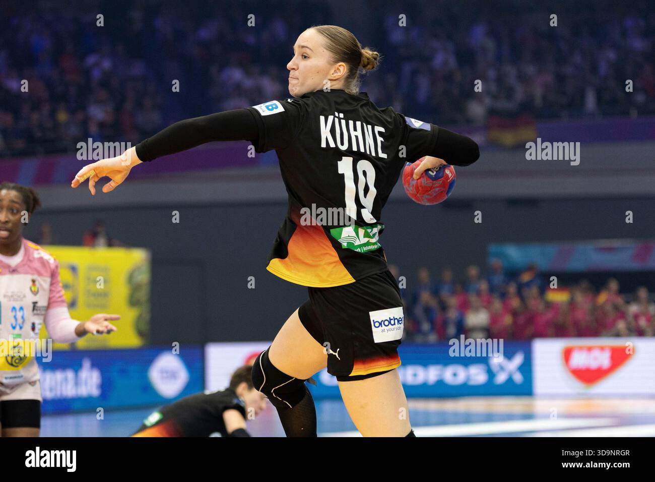 DORTMUND, GERMANY - DECEMBER 6: Nieke Kuehne (Kühne, Kuhne, Germany, 19 ...