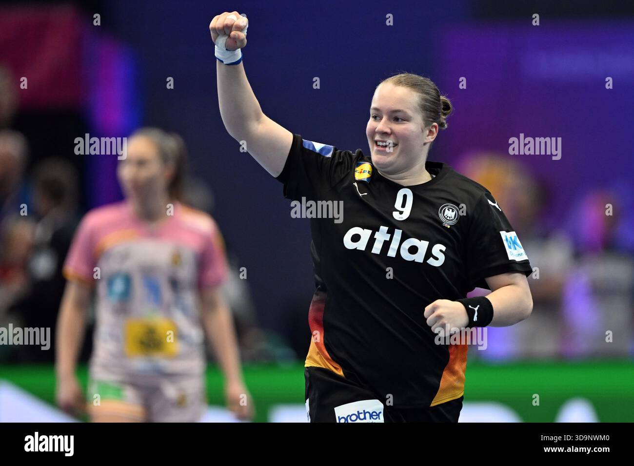 06 December 2025, North Rhine-Westphalia, Dortmund: Handball, Women ...