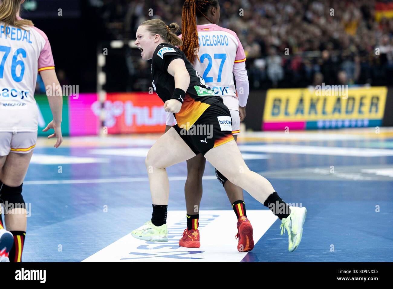 DORTMUND, GERMANY - DECEMBER 6: Lisa Antl (Germany, 9) during the match ...