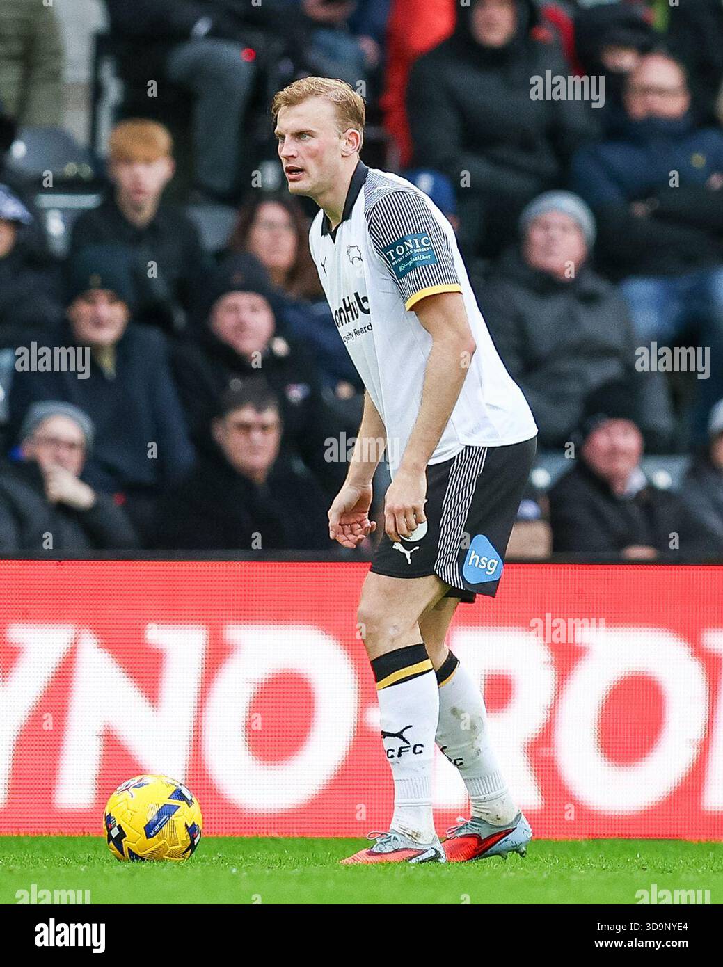 6, Sondre Langås of Derby County with the ball during the Sky Bet ...