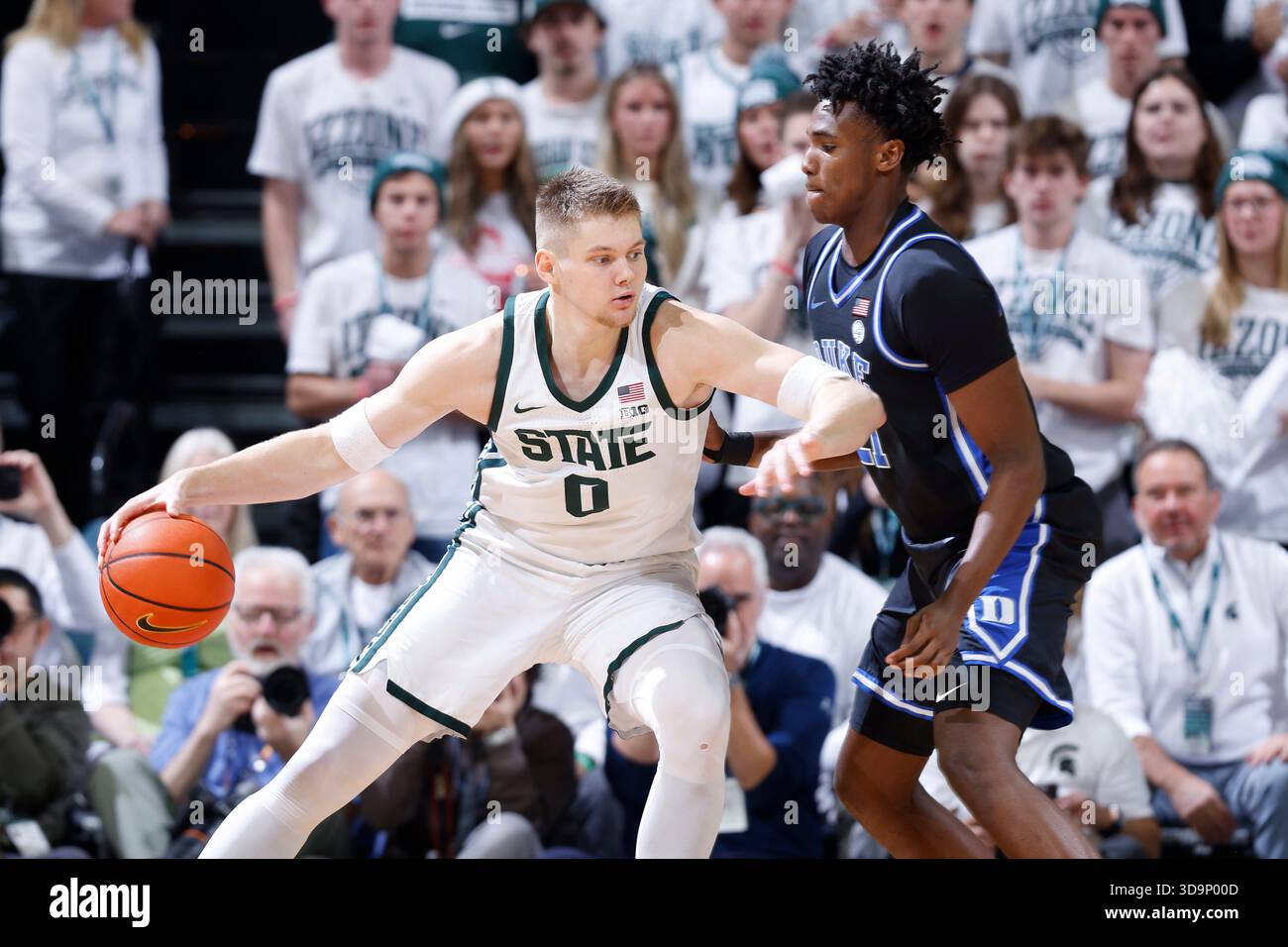 Michigan State forward Jaxon Kohler (0), left, maneuvers against Duke ...