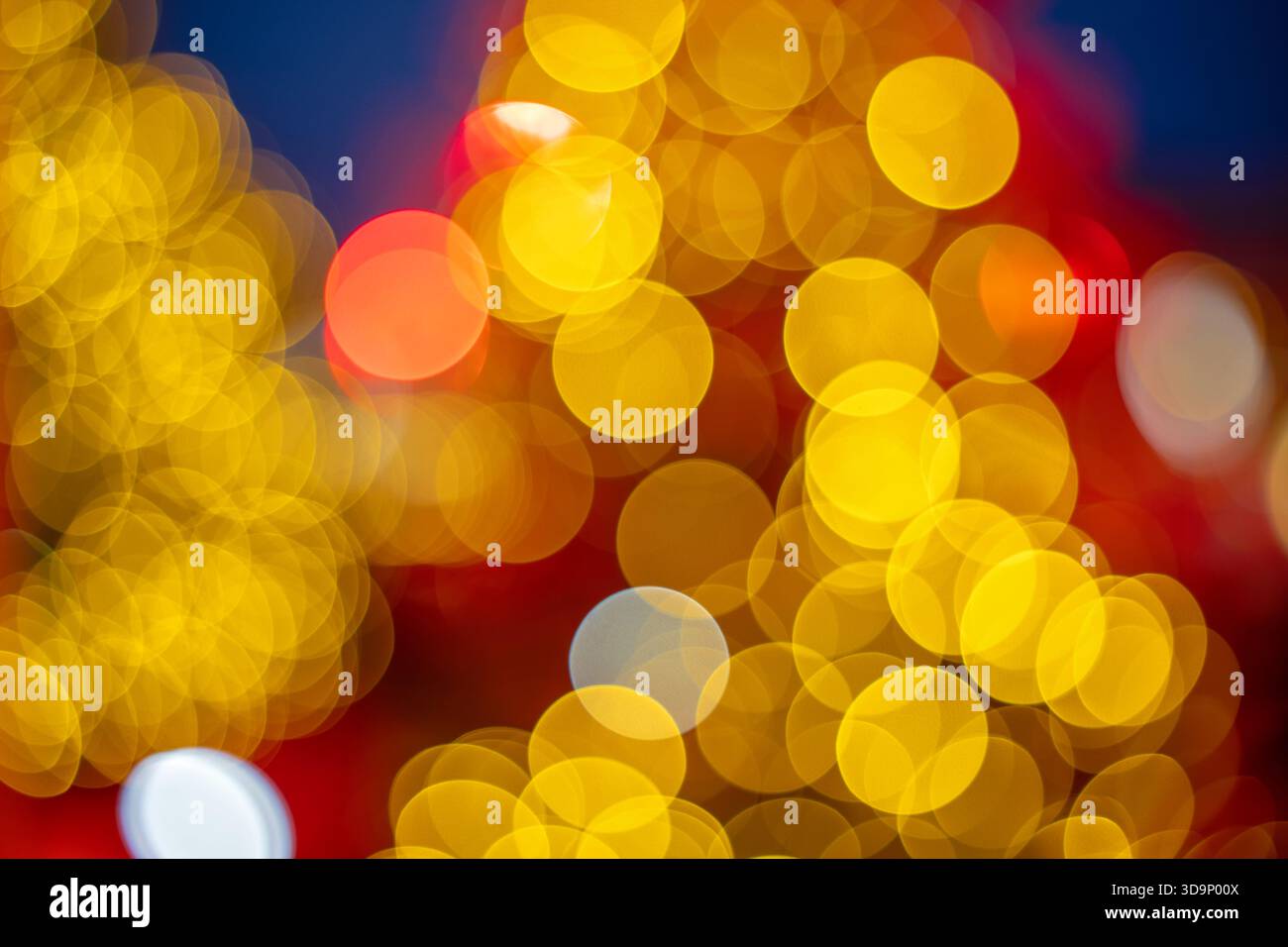 Warm glowing streetlights captured shallow hi-res stock photography and ...