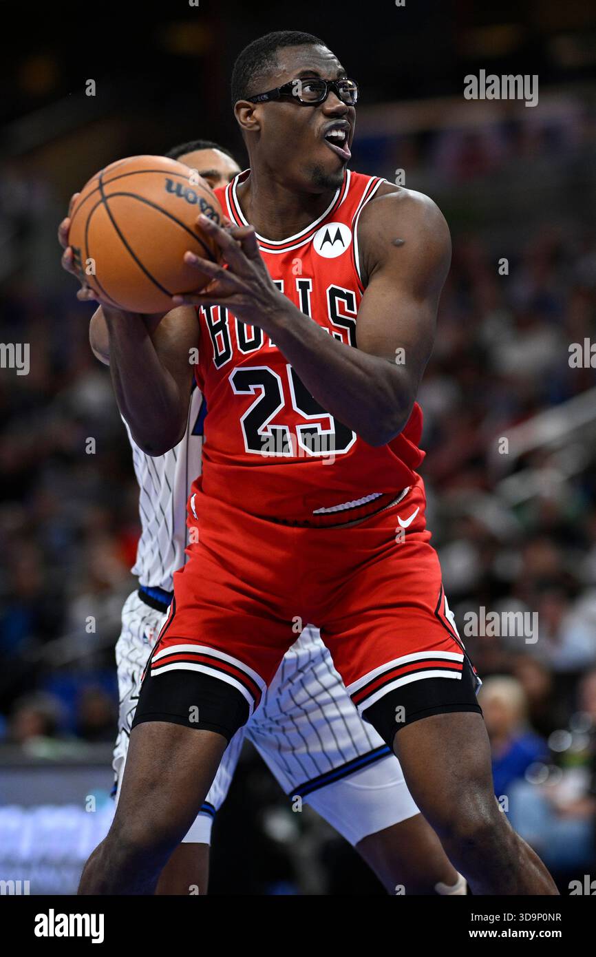 Chicago Bulls forward Jalen Smith (25) goes up to shoot against the ...
