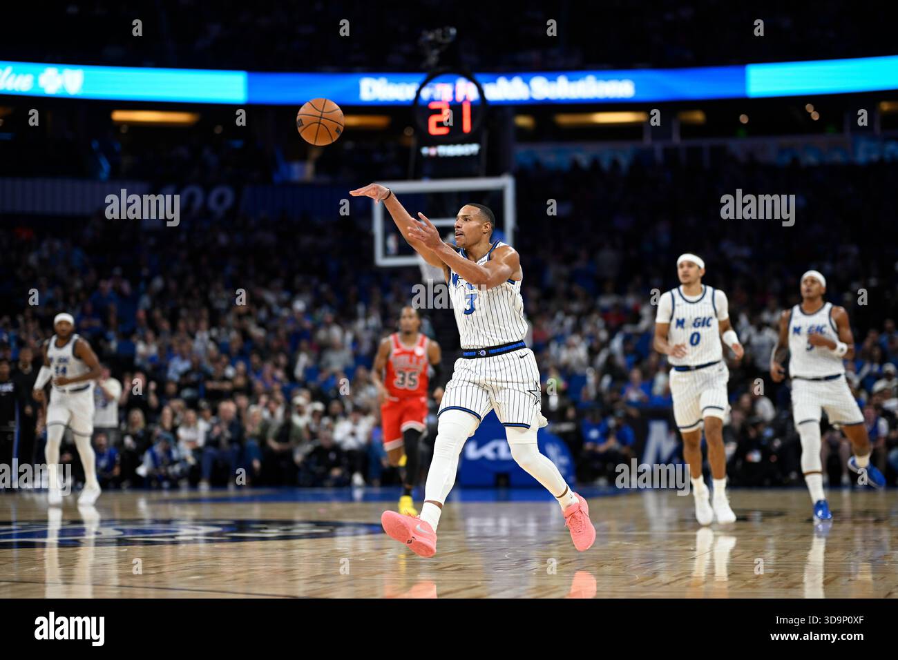 Orlando Magic guard Desmond Bane (3) passes the ball against the ...