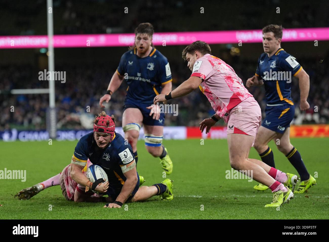 Leinster's Josh van der Flier in action with the ball during the ...