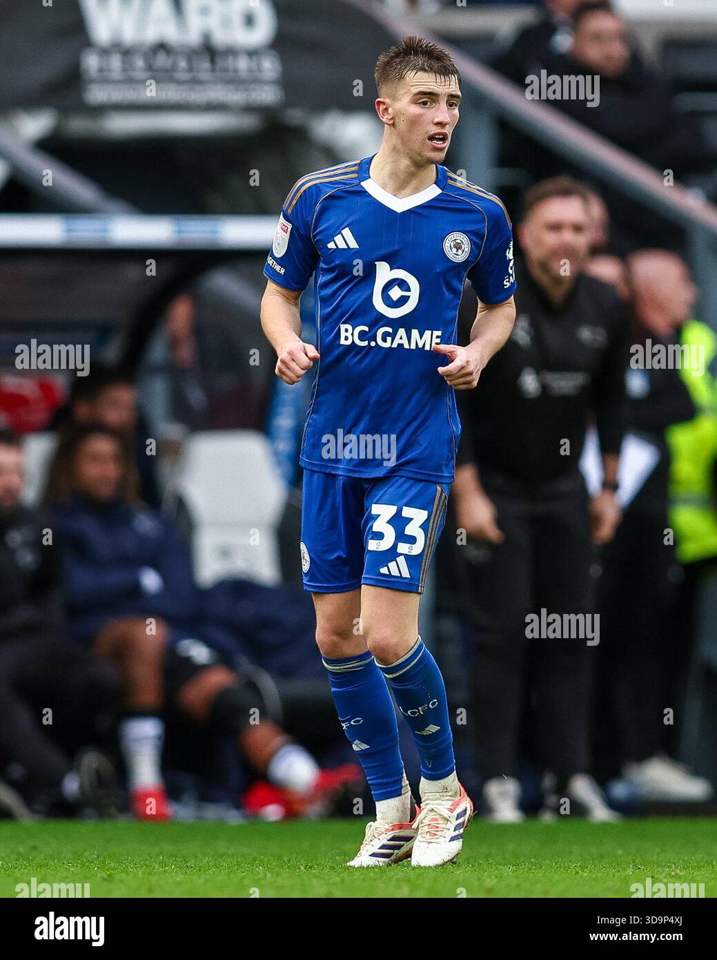 33, Luke Thomas of Leicester City moves position during the Sky Bet ...
