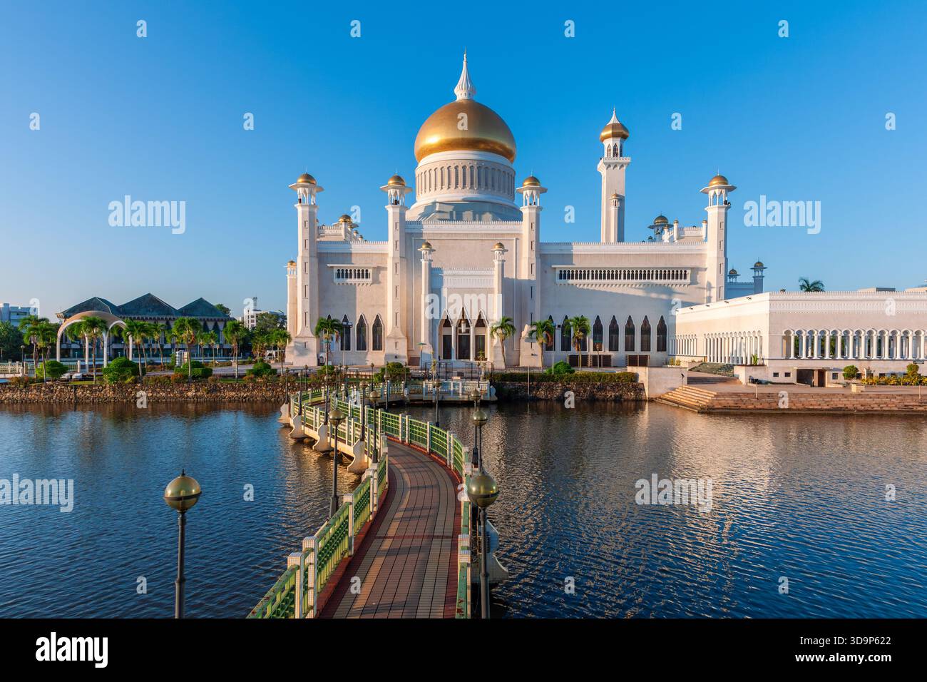 The Omar Ali Saifuddien Mosque (SOAS Mosque) in Bandar Seri Begawan ...