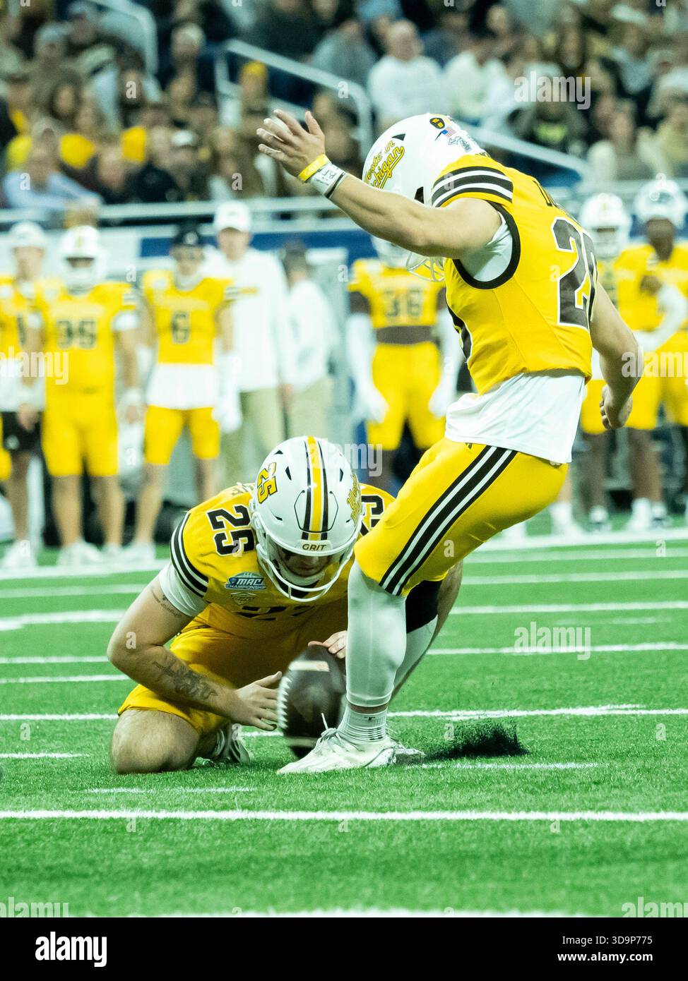 DETROIT, MI - DECEMBER 06: Western Michigan Broncos kicker Palmer ...