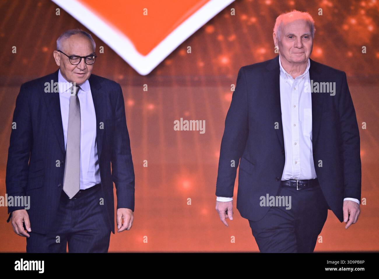 06 December 2025, Berlin: Felix Magath (l), soccer manager, and Uli ...