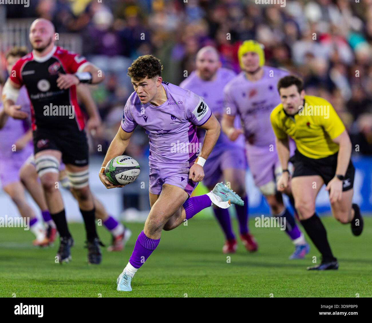 Worcester, England, UK, 6 December 2025. Will Reed of Worcester ...