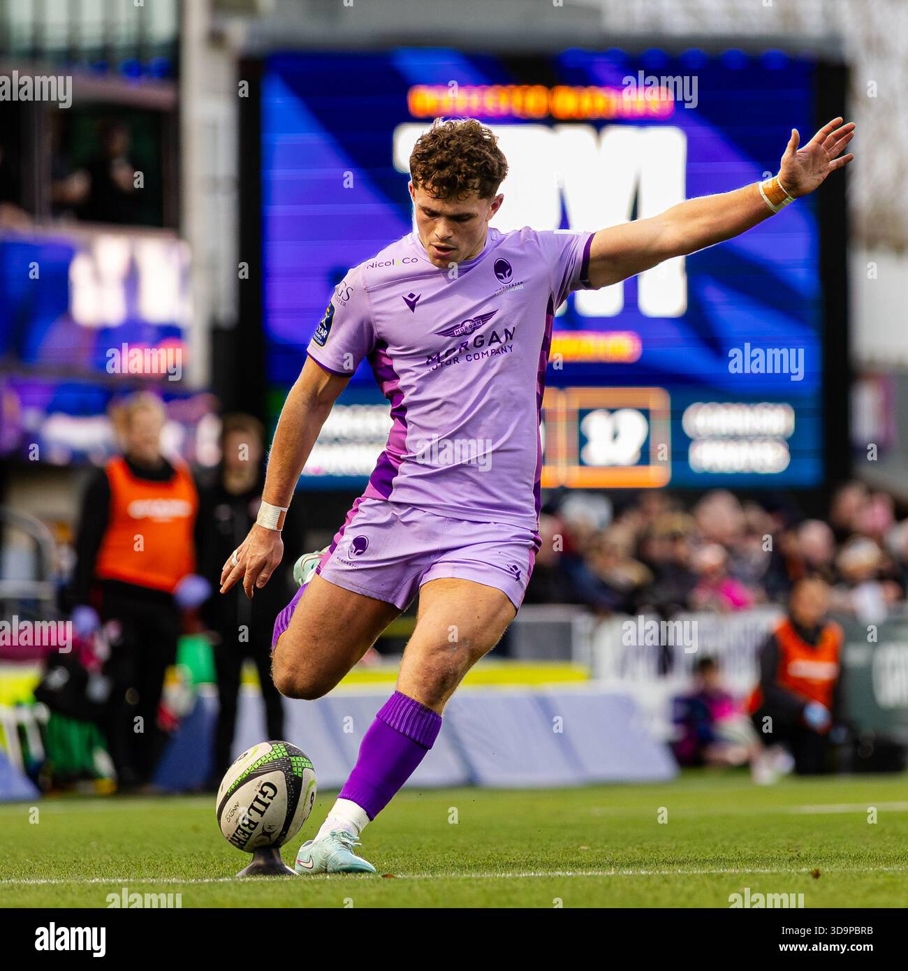 Worcester, England, UK, 6 December 2025. Will Reed of Worcester ...