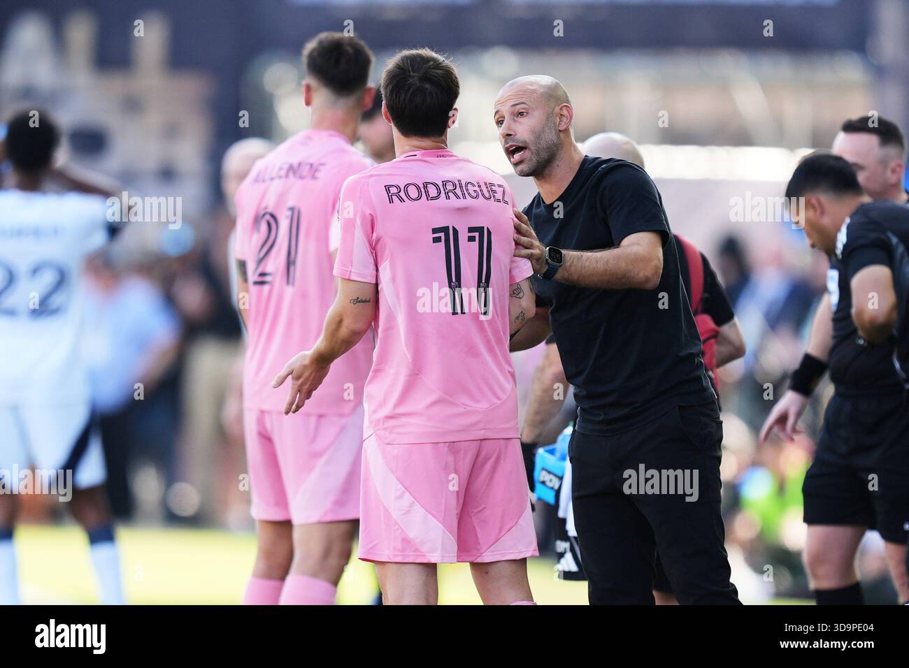 Inter Miami head coach Javier Mascherano talks to midfielder Baltasar ...