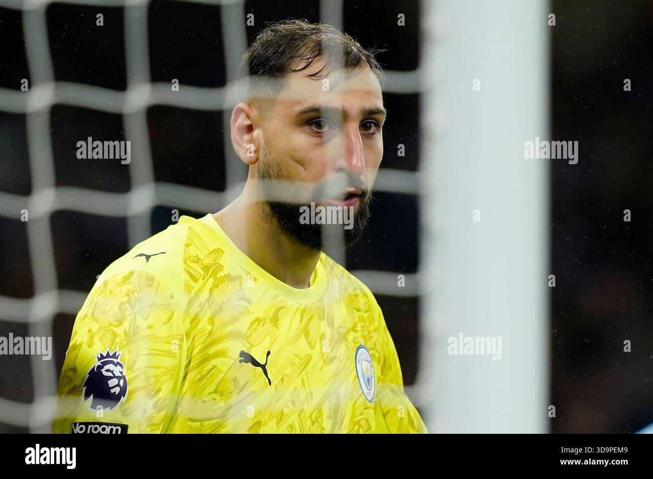 Manchester, England, 6th December 2025. Gianluigi Donnarumma of ...
