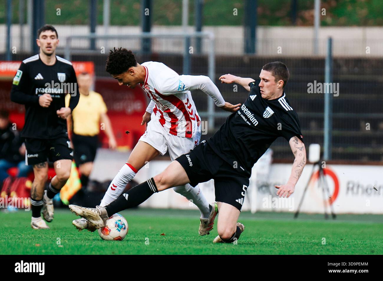 Nilas Yacobi (1.FC Cologne, #11) in a duel with Dawyn-Paul Donner (1 ...