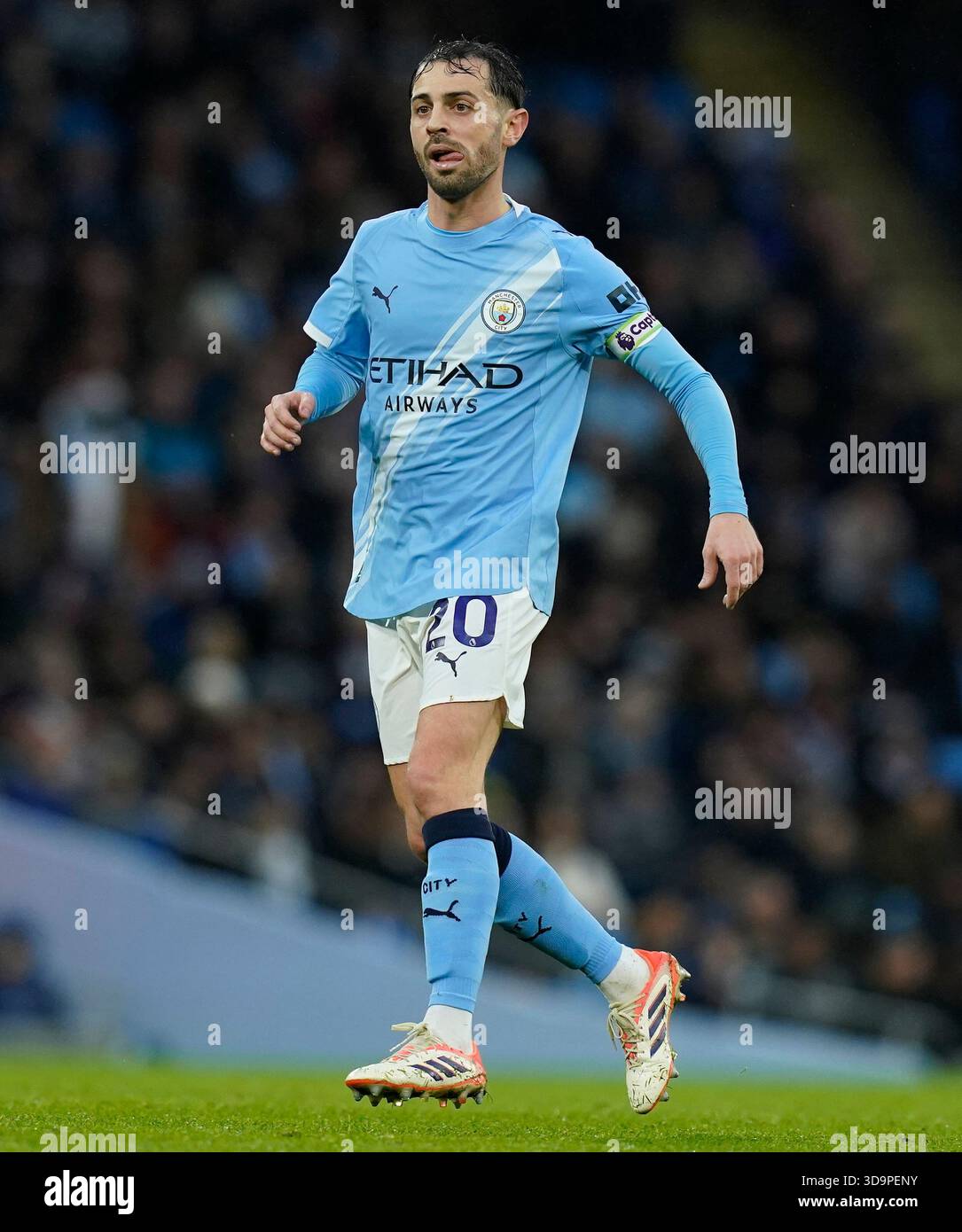 Manchester, England, 6th December 2025. Bernardo Silva of Manchester ...