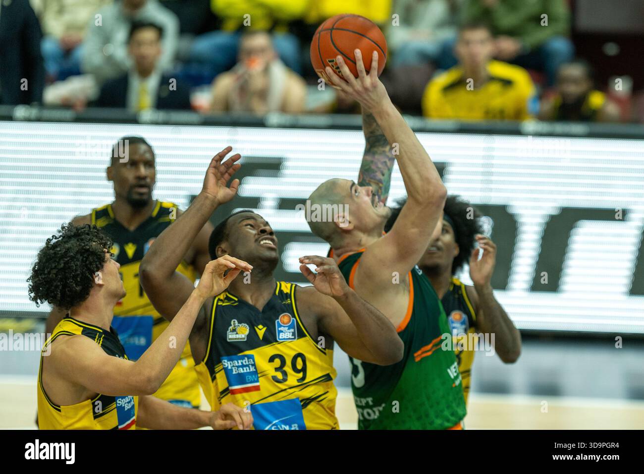 Johannes Patrick (MHP RIESEN Ludwigsburg, #06), Maik Zirbes (VET ...