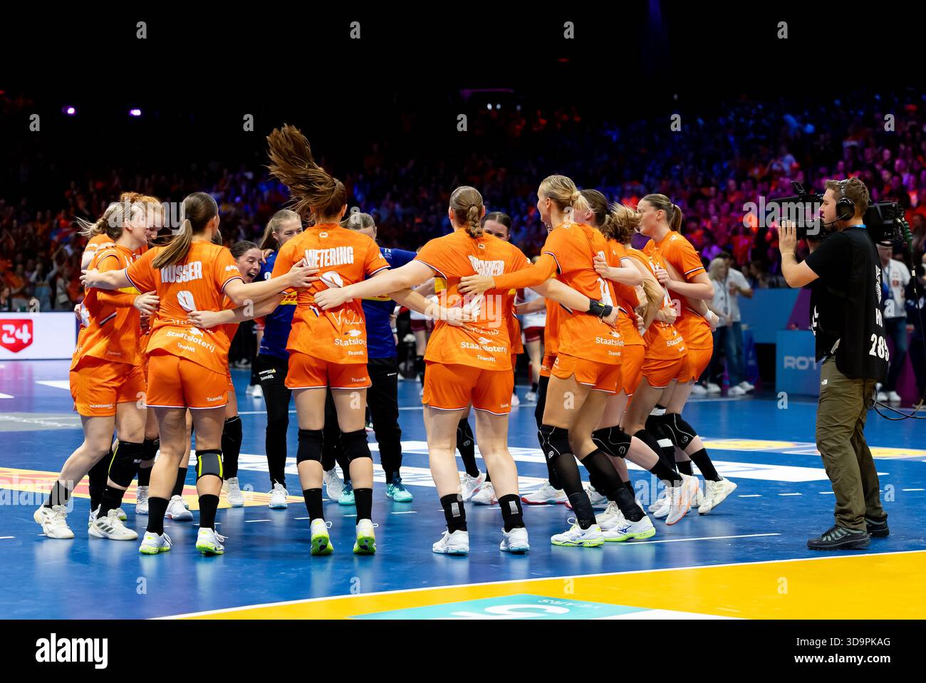ROTTERDAM - The Dutch women's handball team celebrates victory during ...
