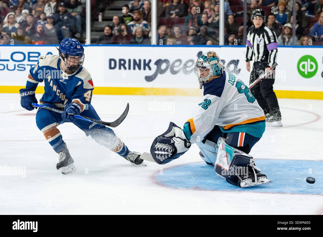 Vancouver Goldeneyes' Claire Thompson (42) beats New York Sirens ...