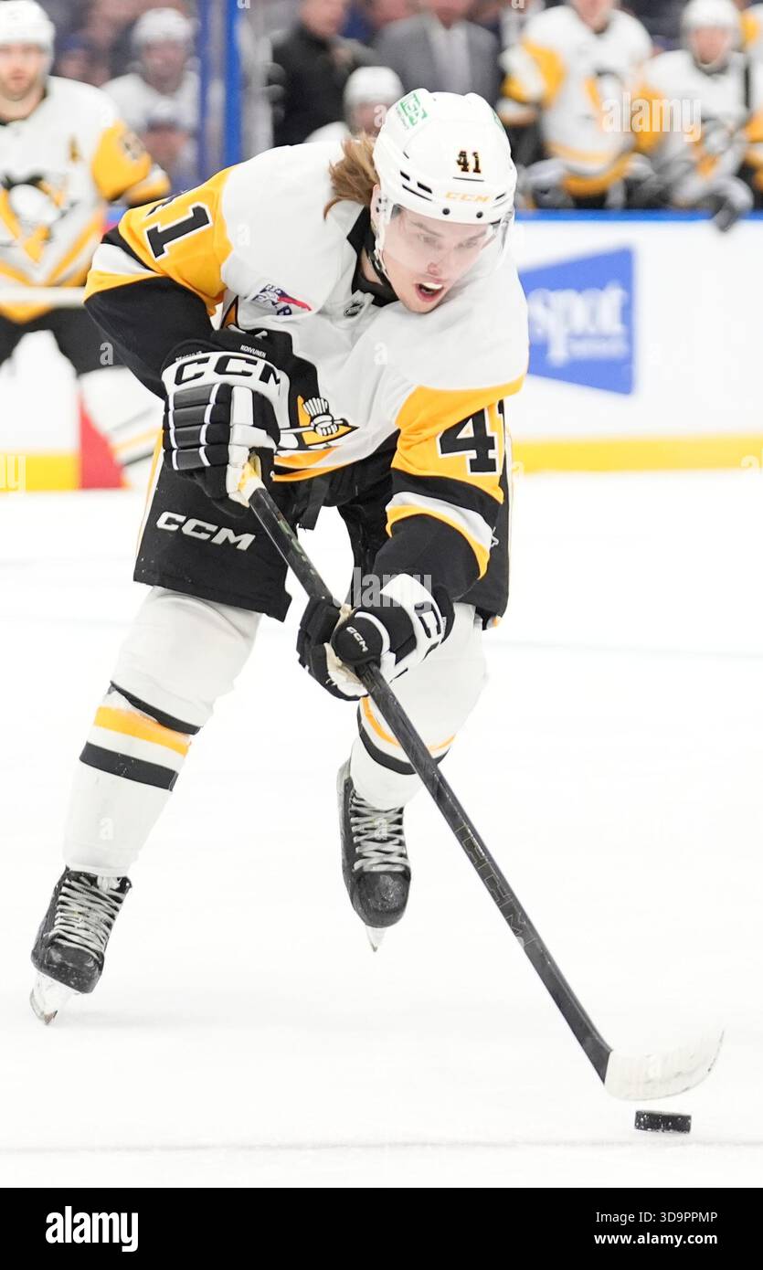 Pittsburgh Penguins right wing Ville Koivunen (41) against the Tampa ...