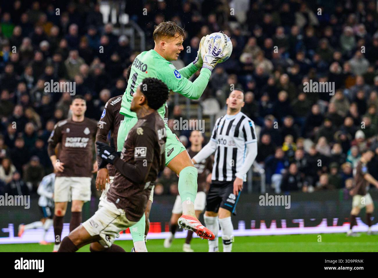 ALMELO , 06–12-2025 , Stadium Asito , season 2025 / 2026 , Dutch ...