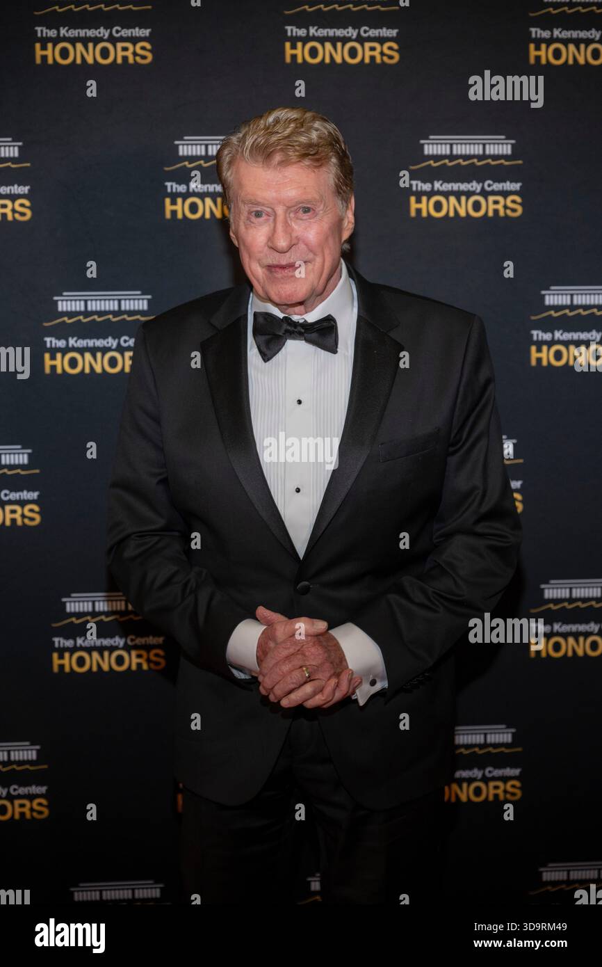 2025 Kennedy Center Honoree Michael Crawford arrives on the red carpet ...