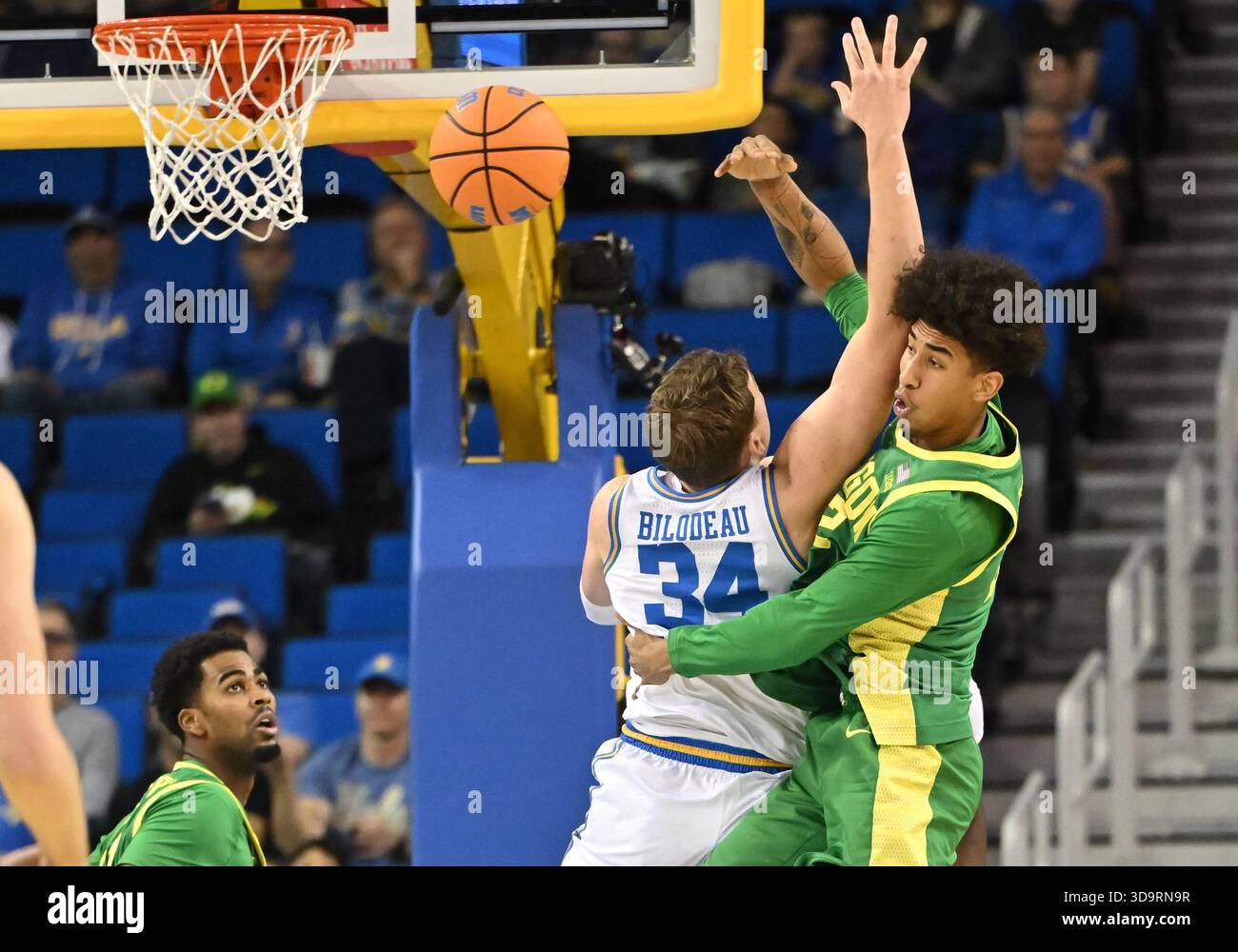 LOS ANGELES, CA - DECEMBER 06: Oregon Ducks forward Devon Pryor (22 ...