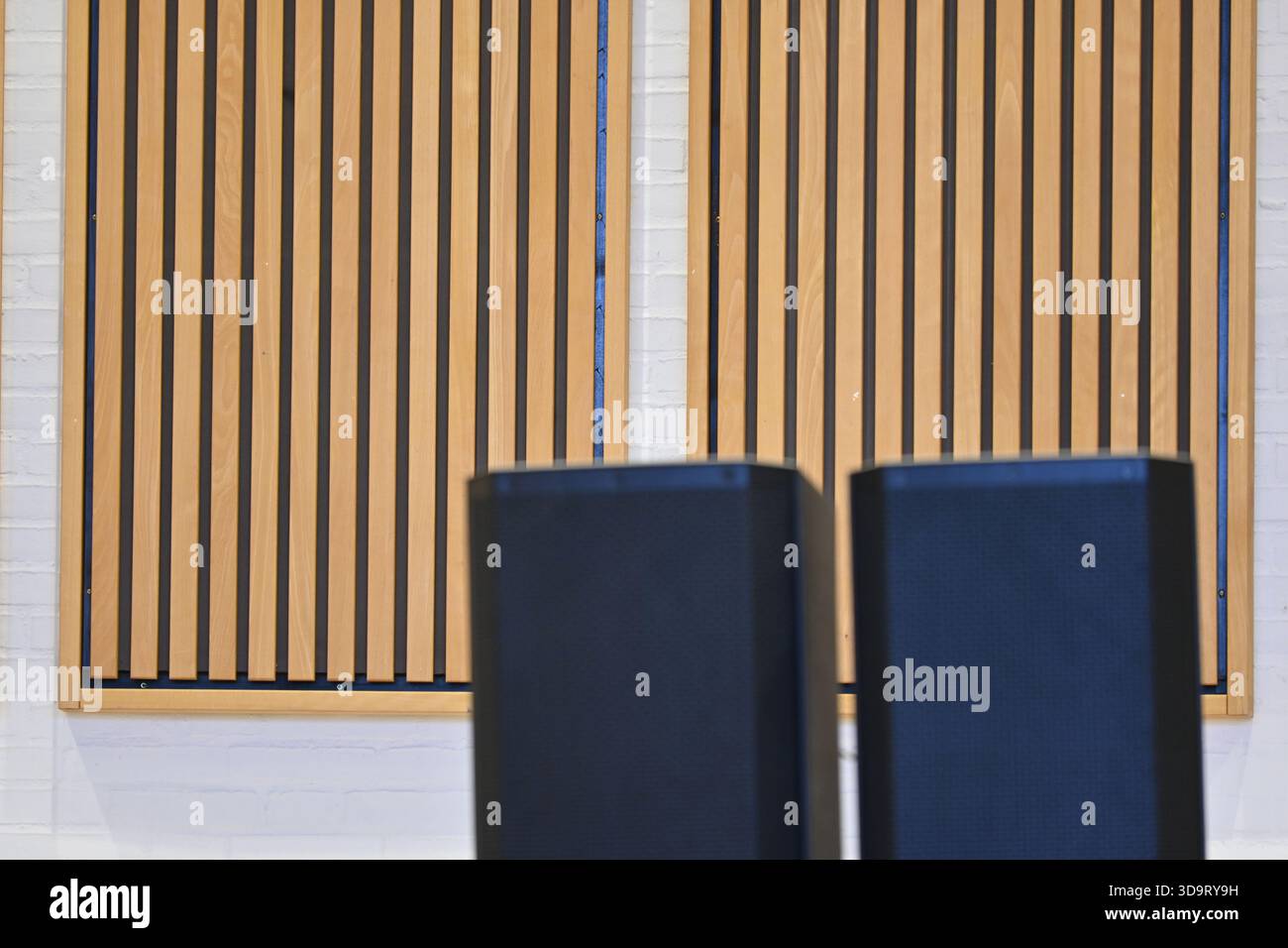 Acoustic engineering in walls hi-res stock photography and images - Alamy