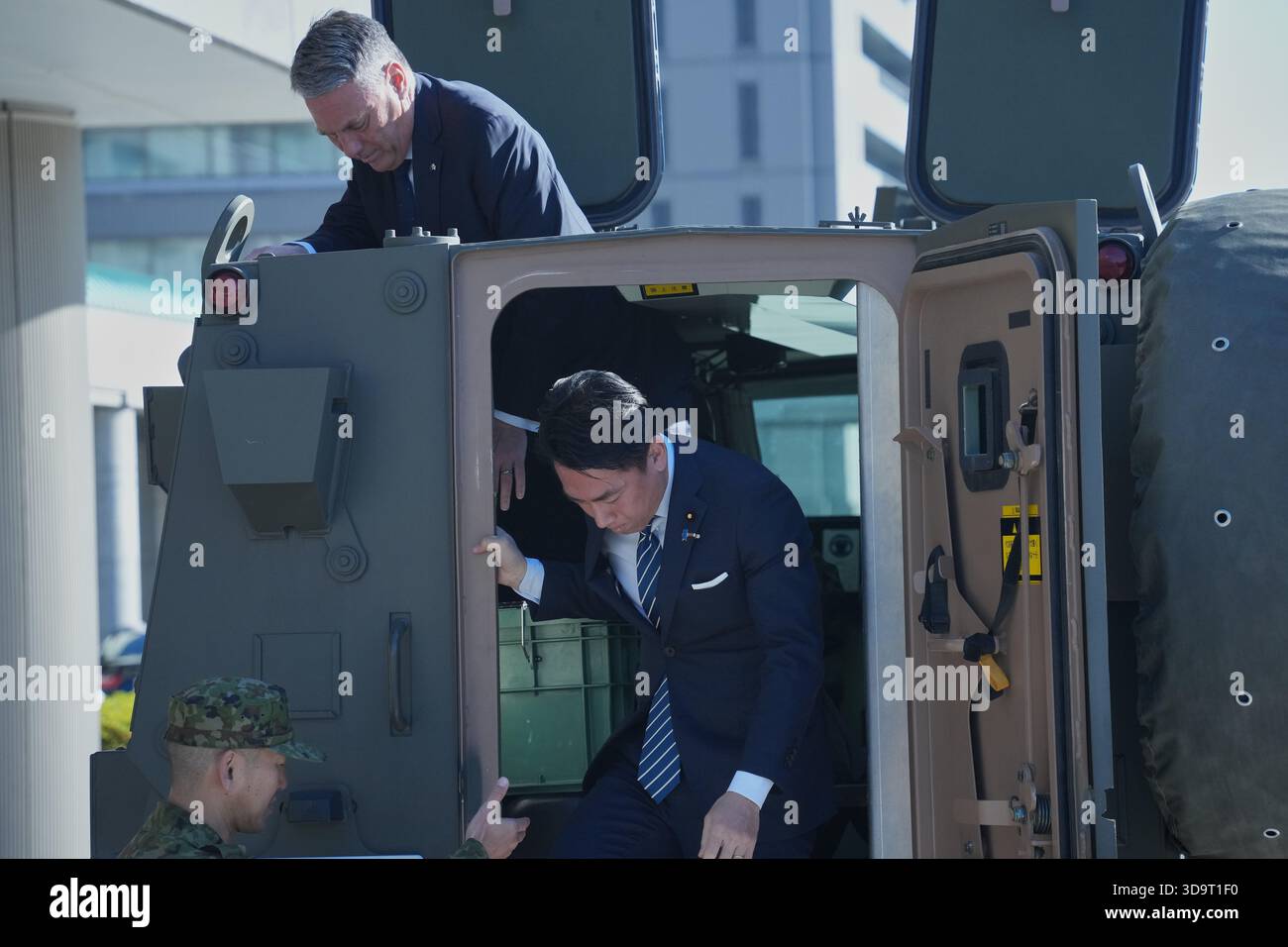 Japanese Minister of Defense Shinjiro Koizumi, right, and Australian ...