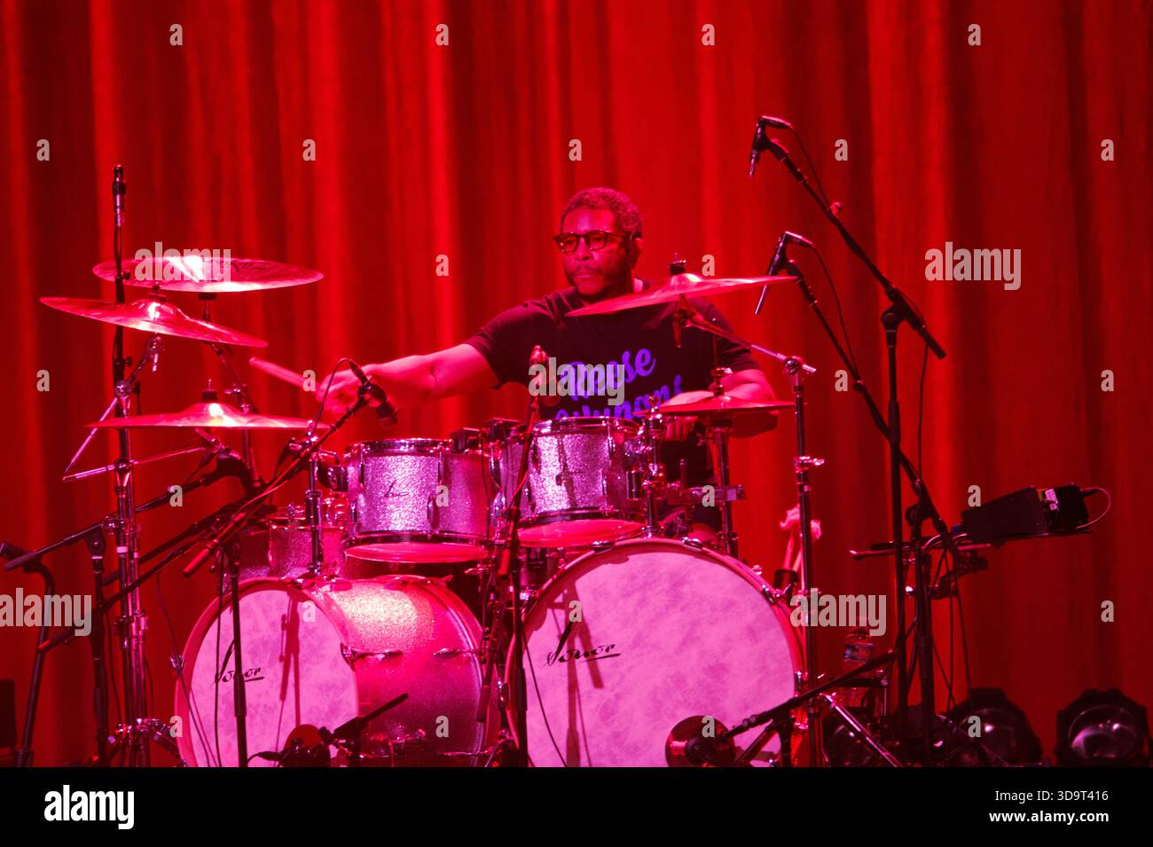 Lamar Carter performs with Joe Bonamassa in Hollywood, Florida on ...