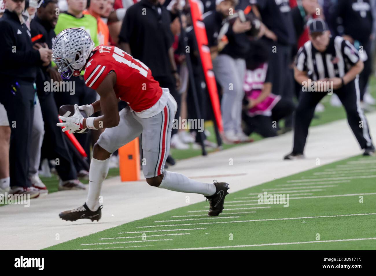 Indianapolis, Indiana, USA. 7th Dec, 2025. Ohio State Buckeyes wide ...