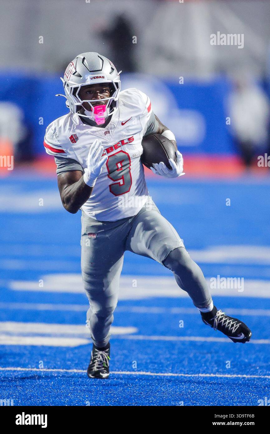 UNLV running back Jai'Den Thomas (9) runs with the ball against Boise ...
