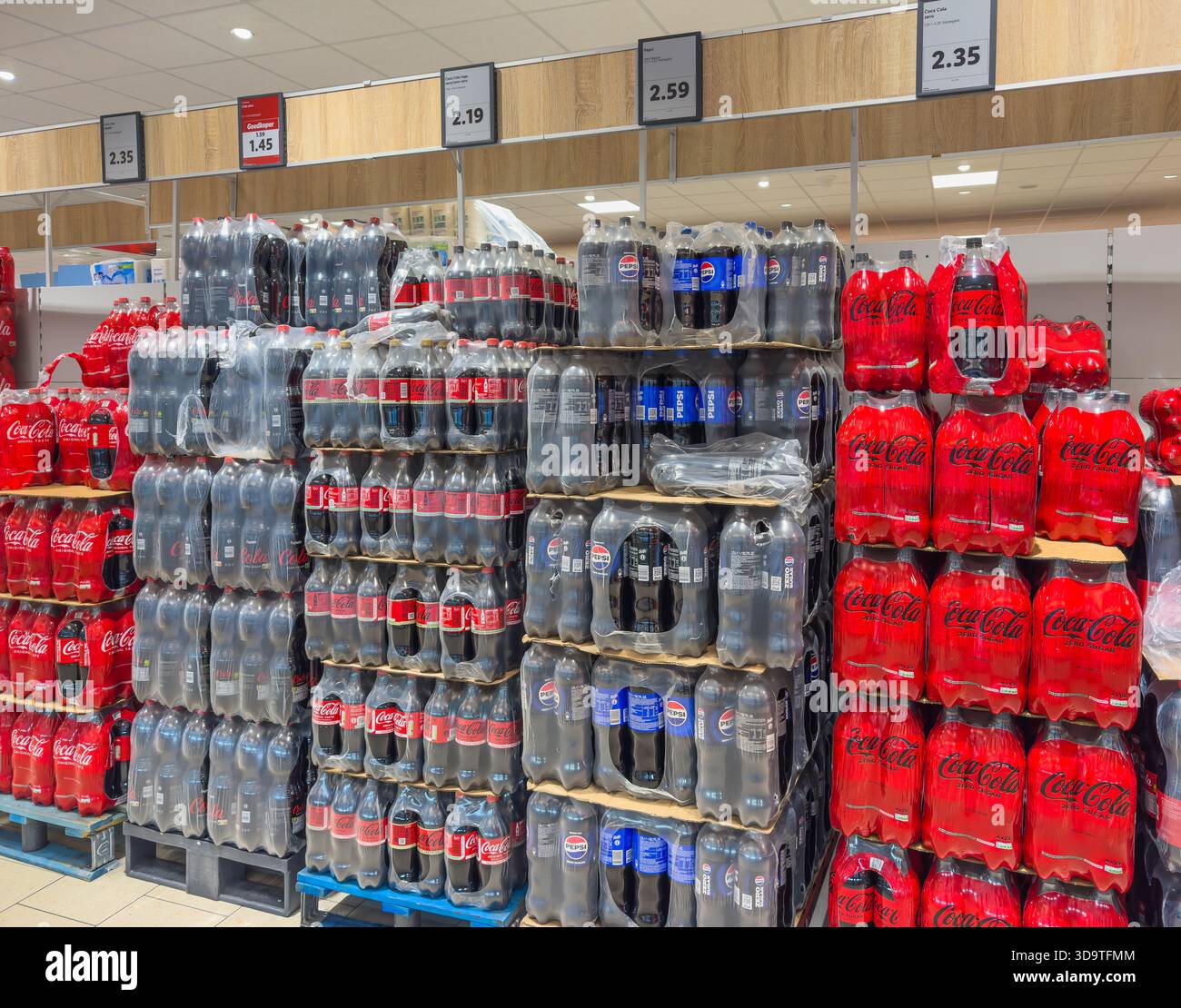 Soft drink pallets hi-res stock photography and images - Alamy