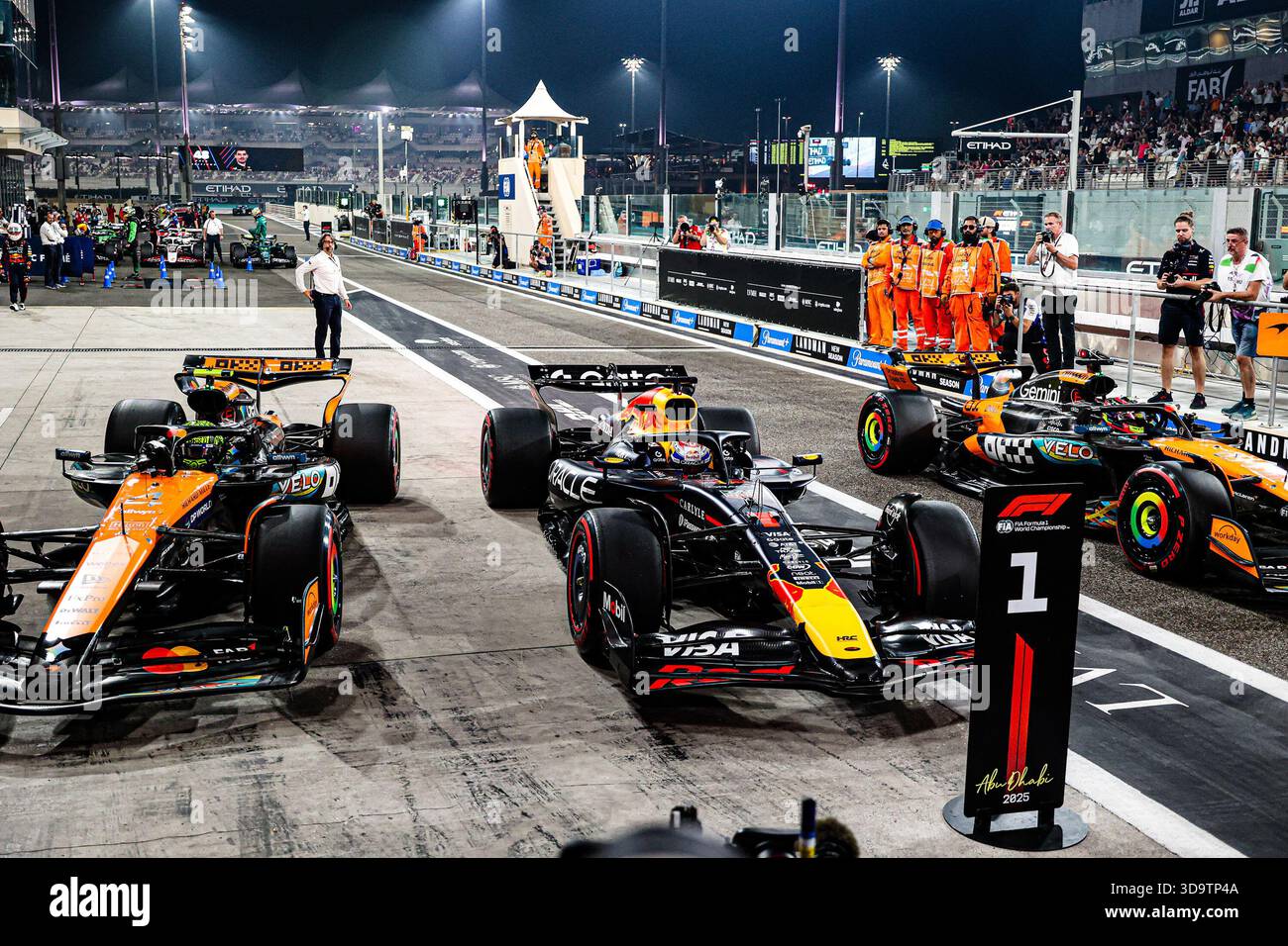 Red bull and mercedes f1 2025 hi-res stock photography and images - Alamy